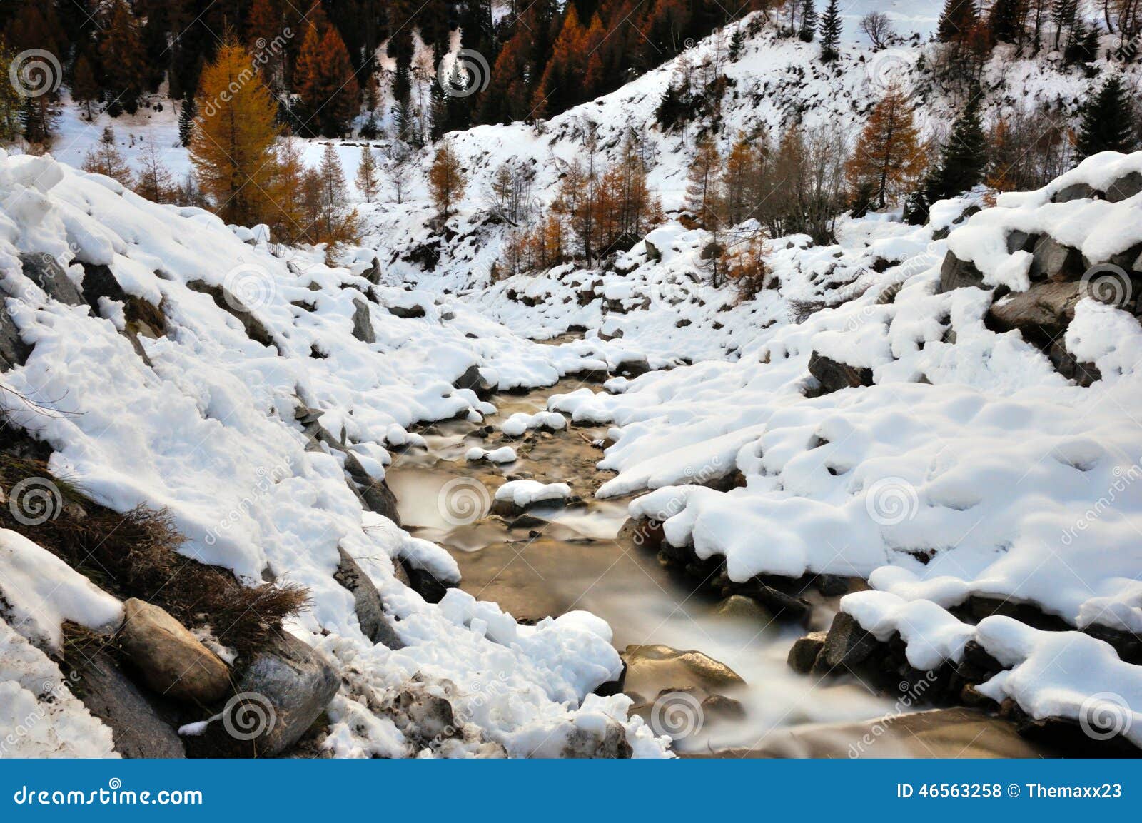 Paysage, Neige Et Cascade D'automne D'Alpes Photo stock - Image du ...