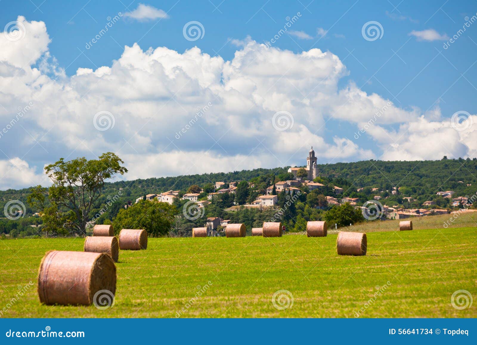 Paysage rural, France photo stock. Image du balles, paysage - 56641734