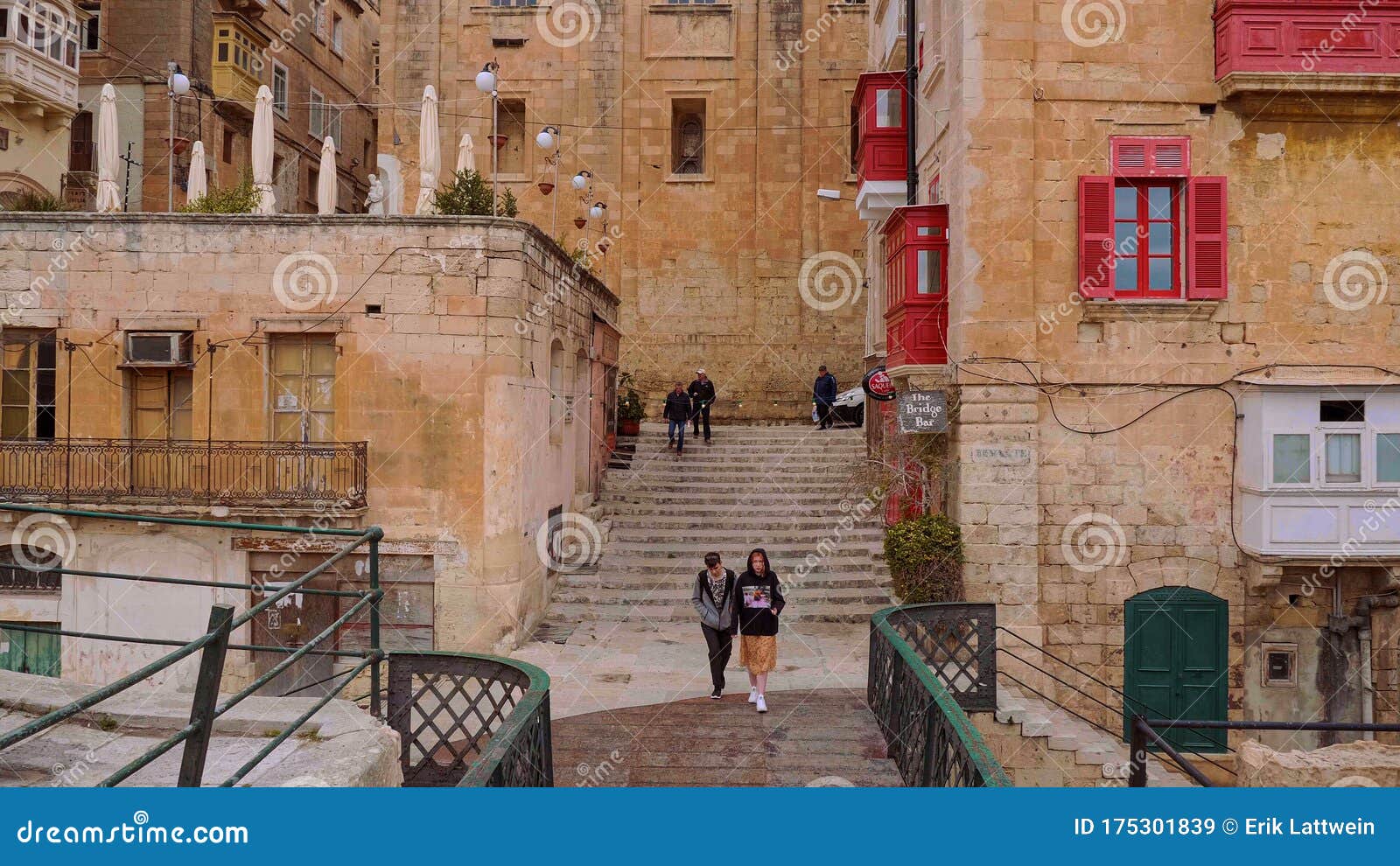 Paysage Urbain Typique De La Valette La Capitale De Malte Malte Malte ...