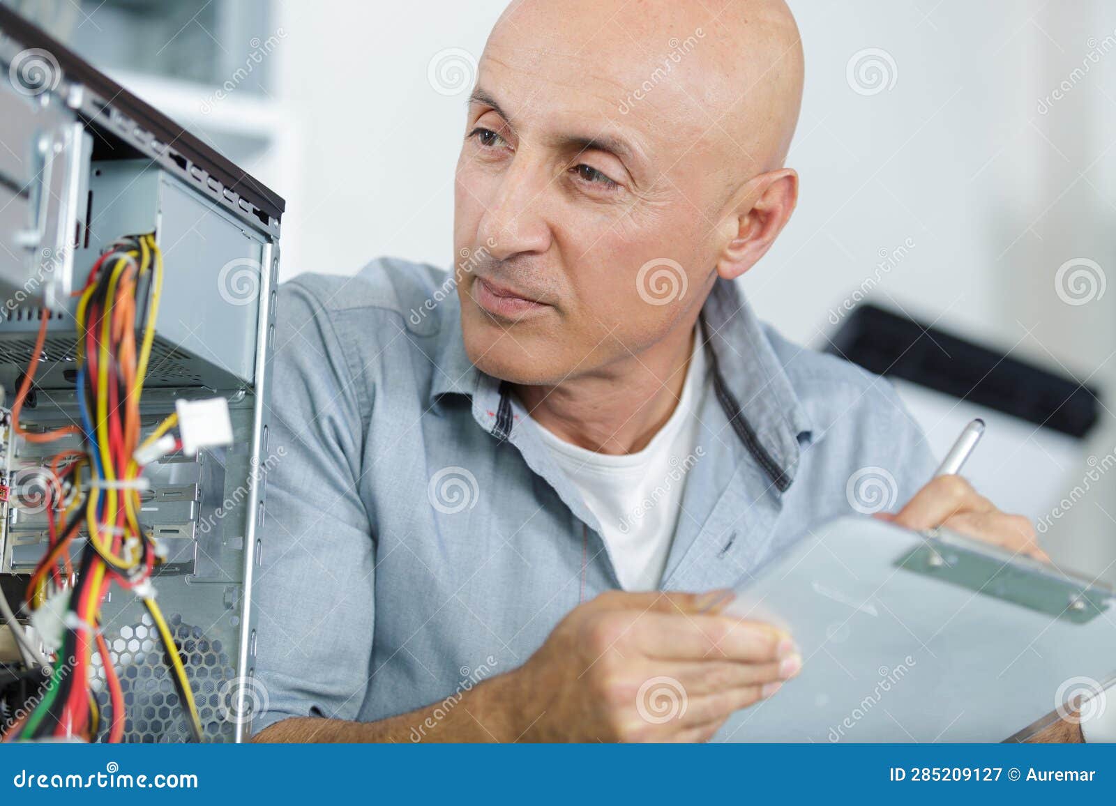 Pc Engineer before Repairing Computer Stock Image - Image of details, caucasianman: 285209127