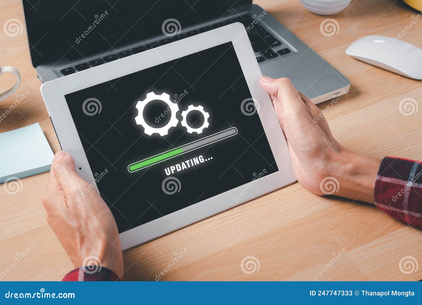 Installing Update Process With Gearbox Percentage Progress And Loading ... Installing Update Process With Gearbox Percentage Progress And Loading ...