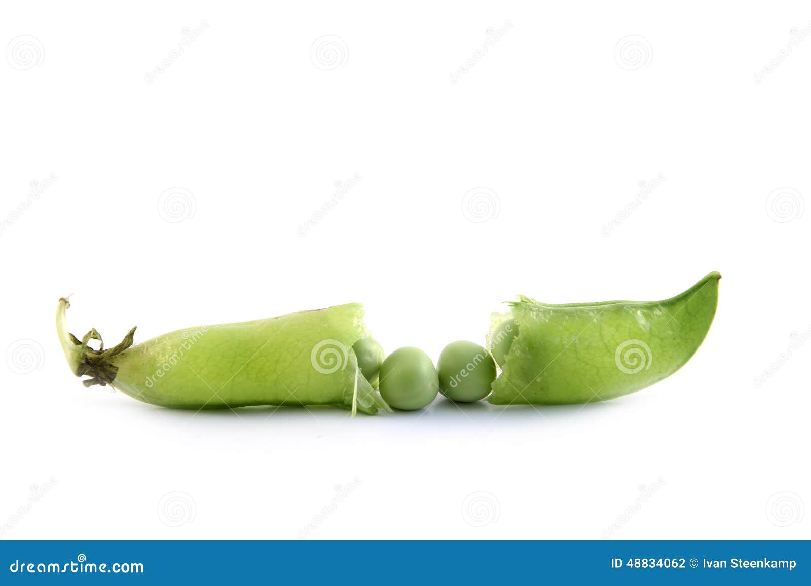 Pea Pod Broken in Half Verde 4 Fotografia Stock - Immagine di metà ...