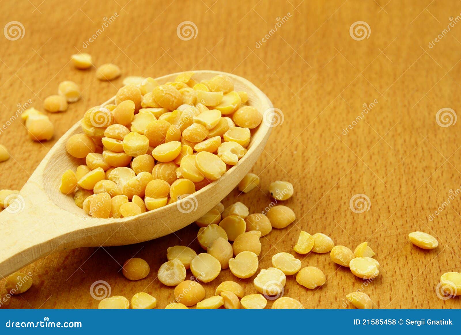 Pea in a spoon stock photo. Image of vegetable, food - 21585458