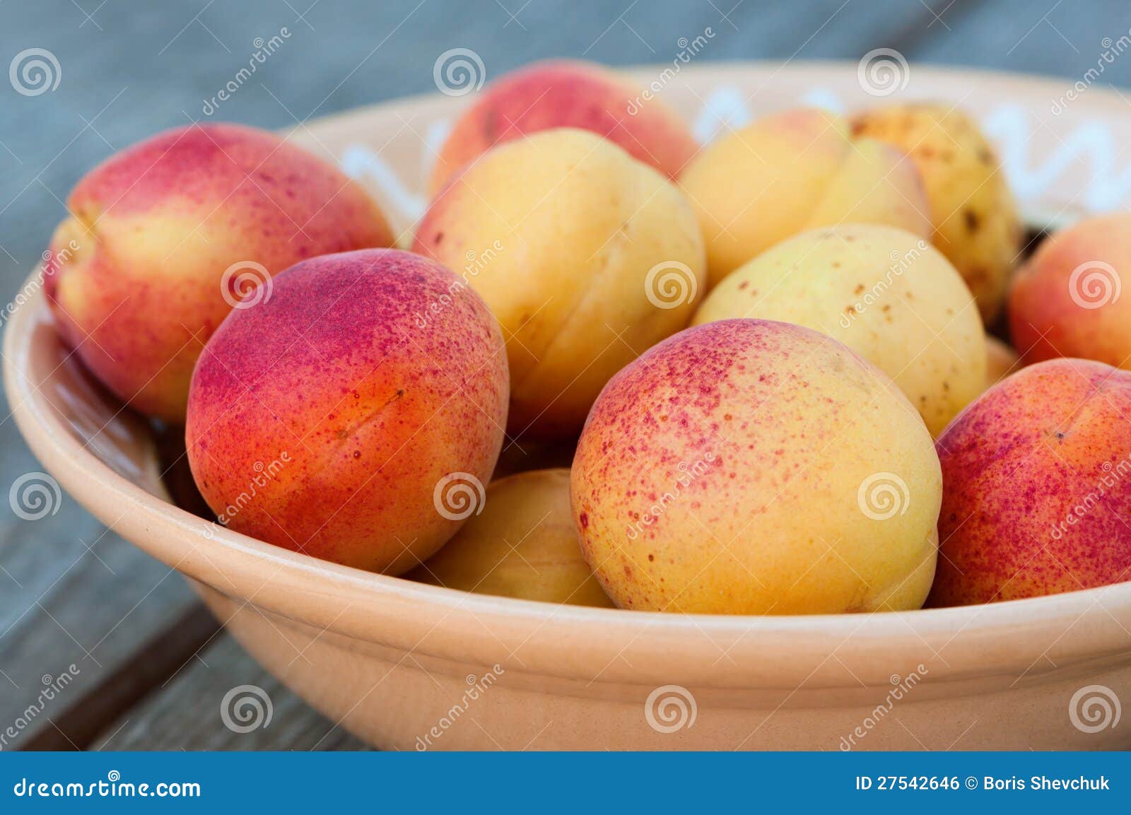 Peaches in plate close-up stock photo. Image of bowl - 27542646