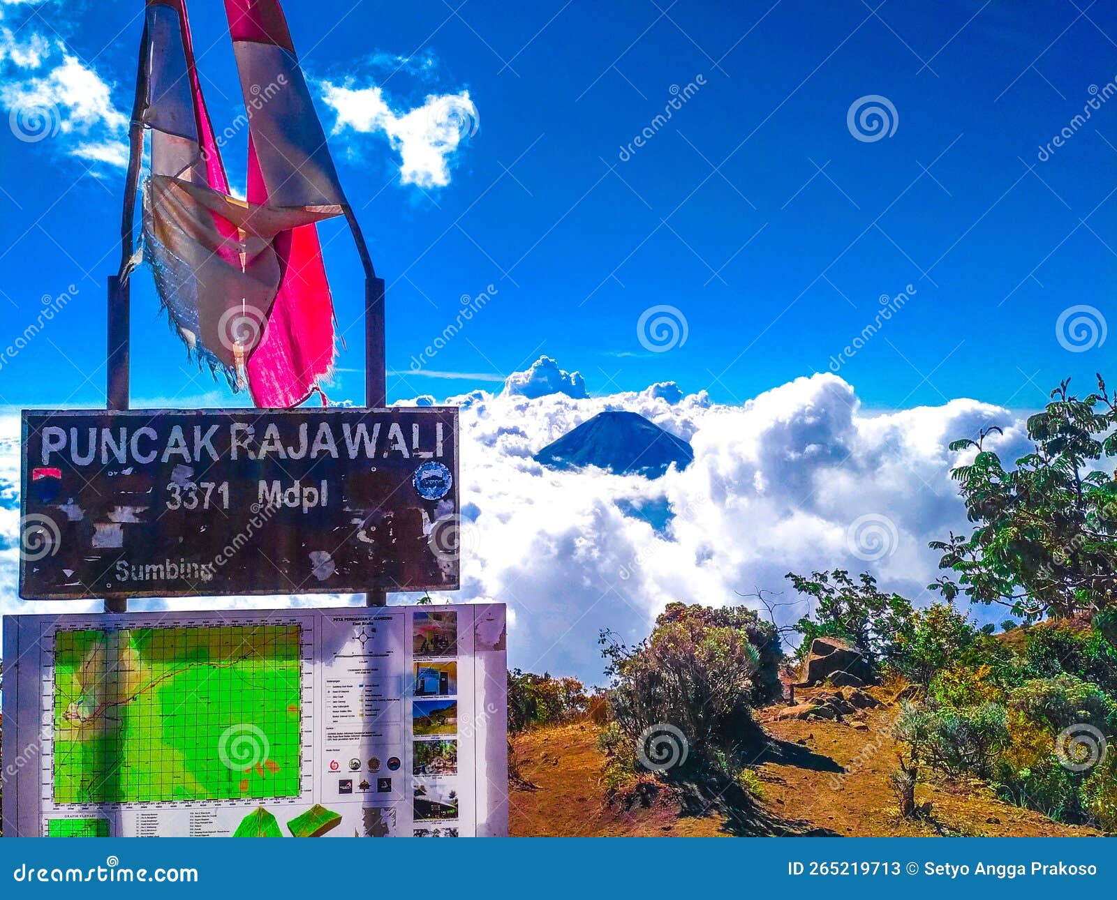 Peak of Sumbing Mountain editorial stock photo. Image of volcano ...