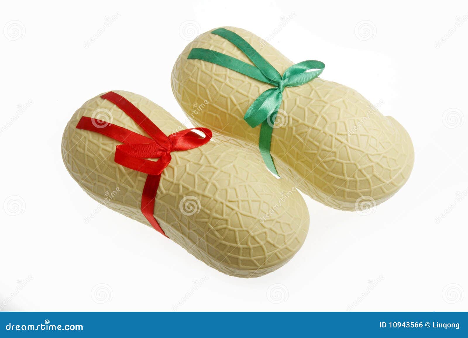 Peanut shape gift box. stock photo. Image of flavor, close - 10943566