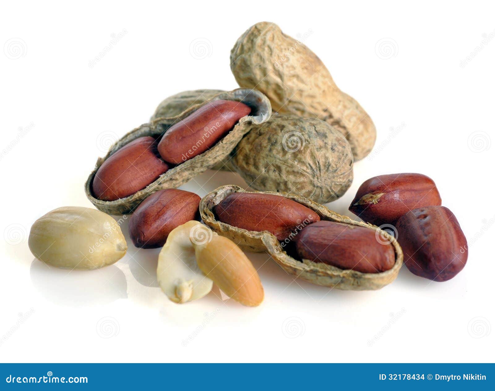 Peanut in a Shell and Cleared Stock Photo - Image of heap, white: 32178434