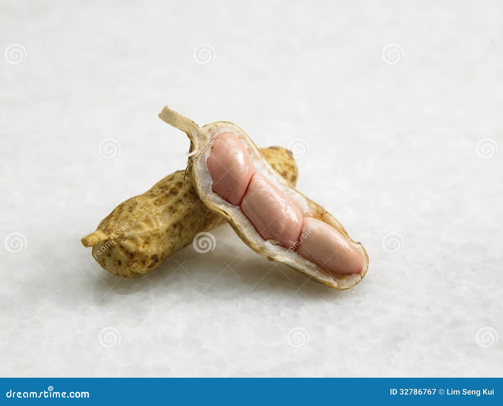 Peanut Shell Opened Stock Photos - Download 457 Royalty Free Photos