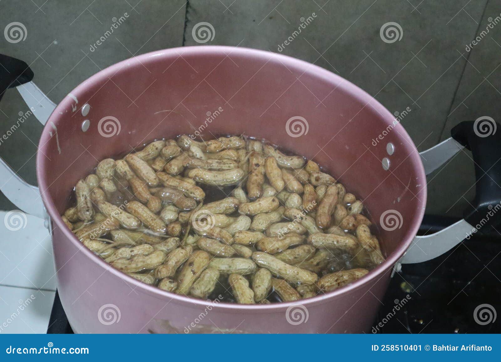 Peanut shell snacks stock image. Image of lunch, dessert - 258510401