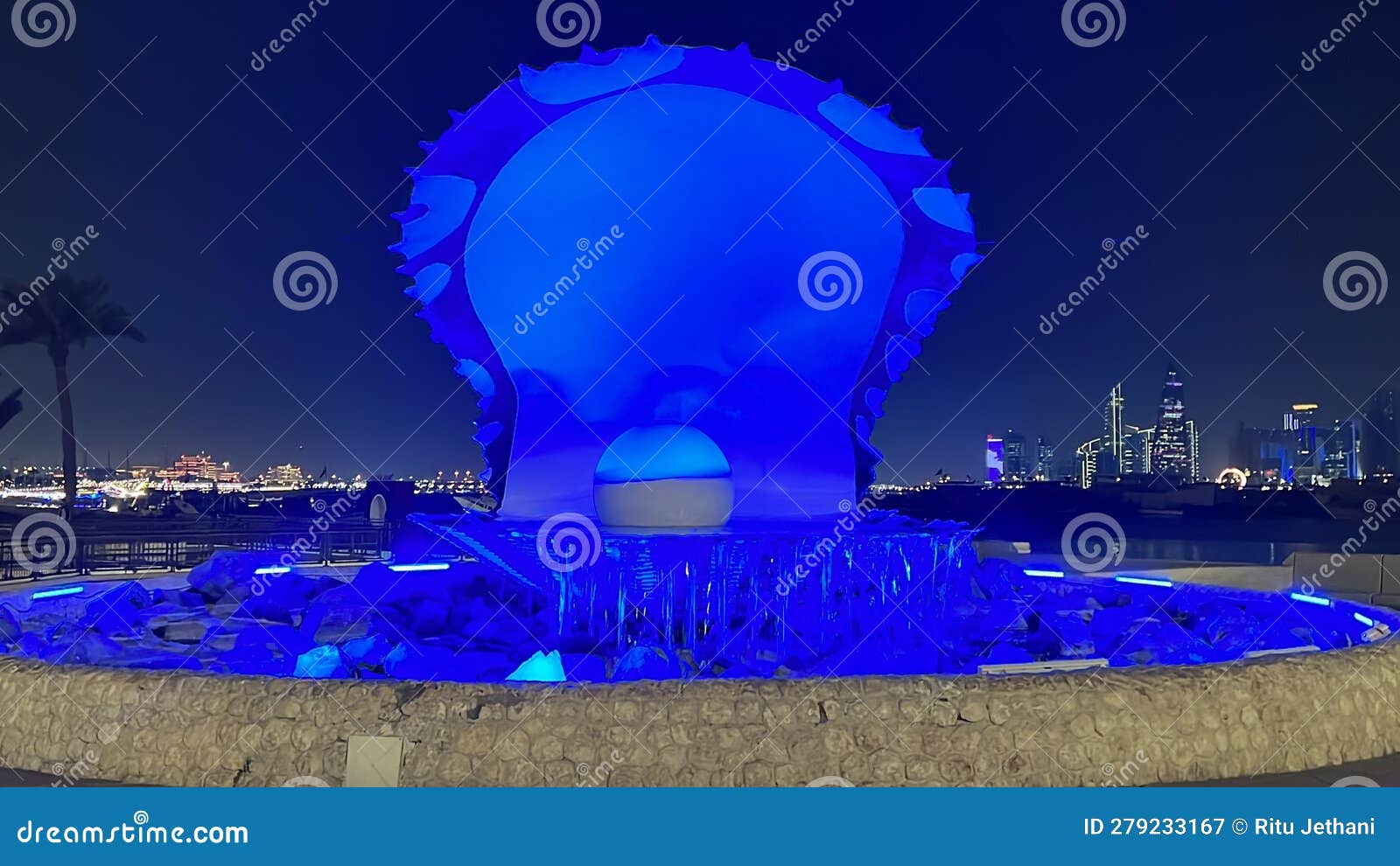 The Pearl Monument in Doha, Qatar Stock Illustration - Illustration of ...