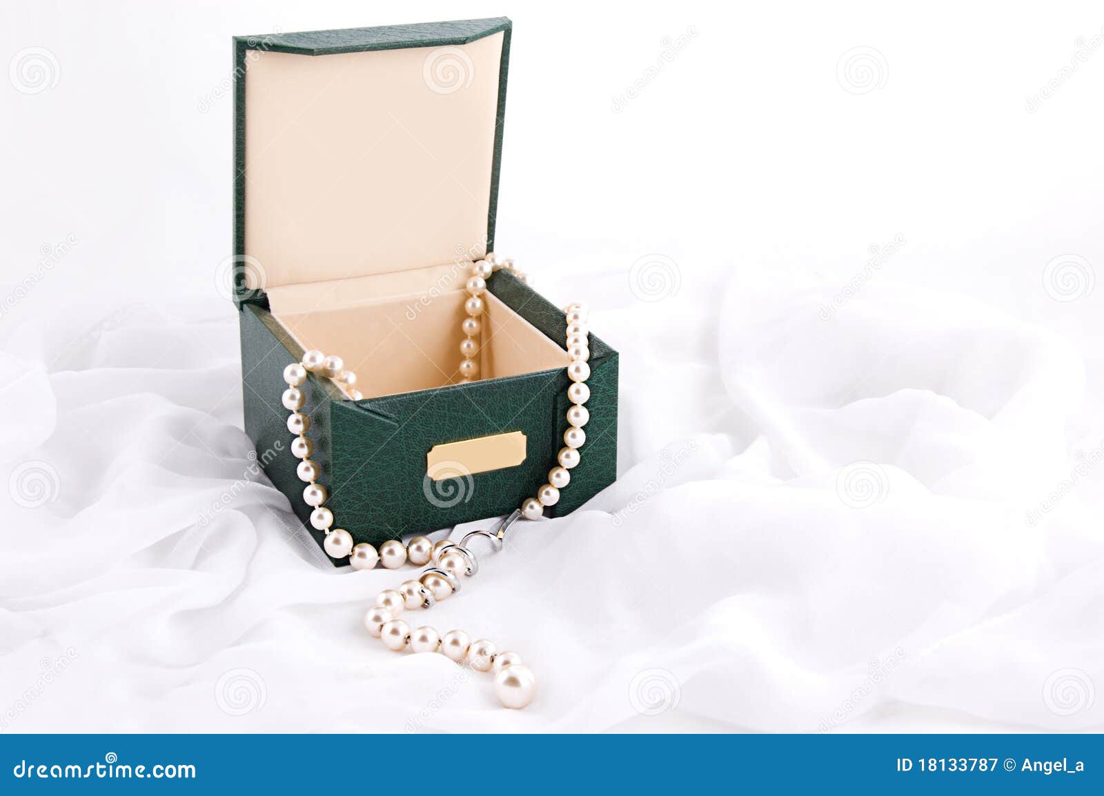 Pearl necklace in box stock image. Image of objects, beauty - 18133787
