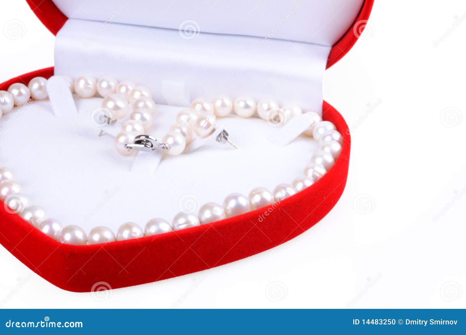 Pearl necklace in gift box stock photo. Image of shiny - 14483250