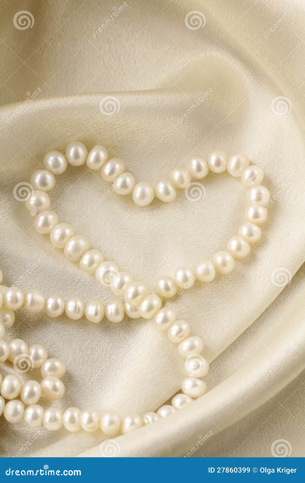 Pearl Necklace in the Shape of Heart Stock Image - Image of gift, beads ...