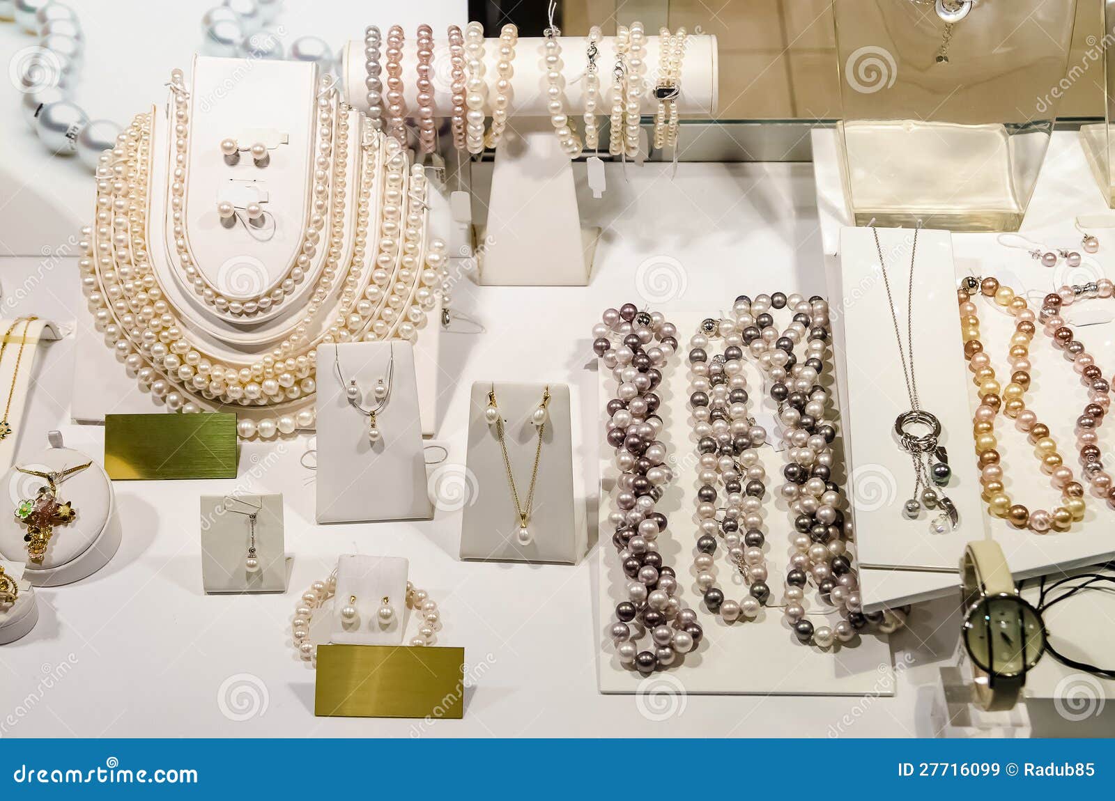 Pearl Store stock image. Image of instruments, fashion - 27716099