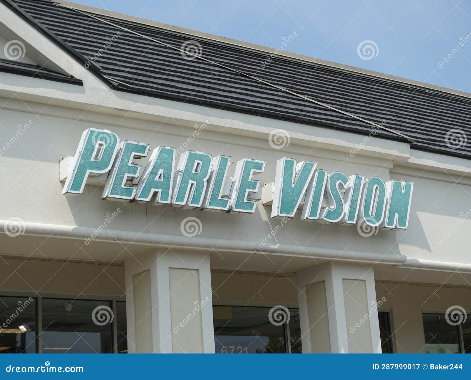 Pearle Vision Store Front Sign Editorial Photography - Image of front ...