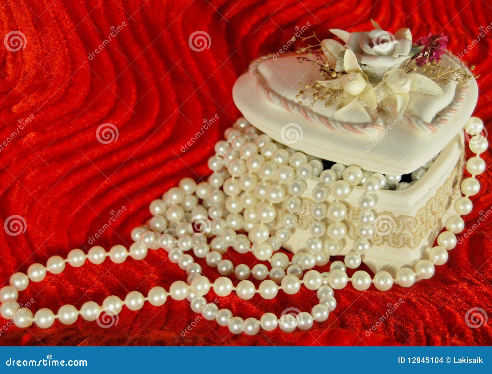 Pearls in a casket stock photo. Image of fashion, jewelry - 12845104