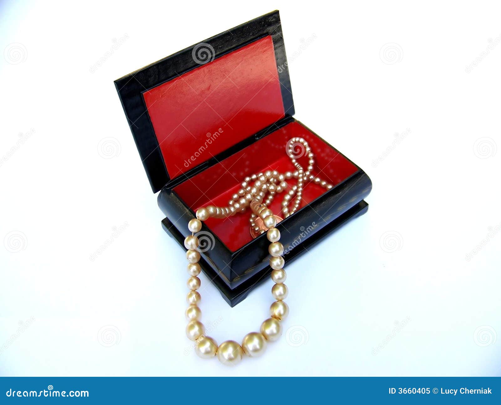 Pearls necklace in the box stock image. Image of nacre - 3660405