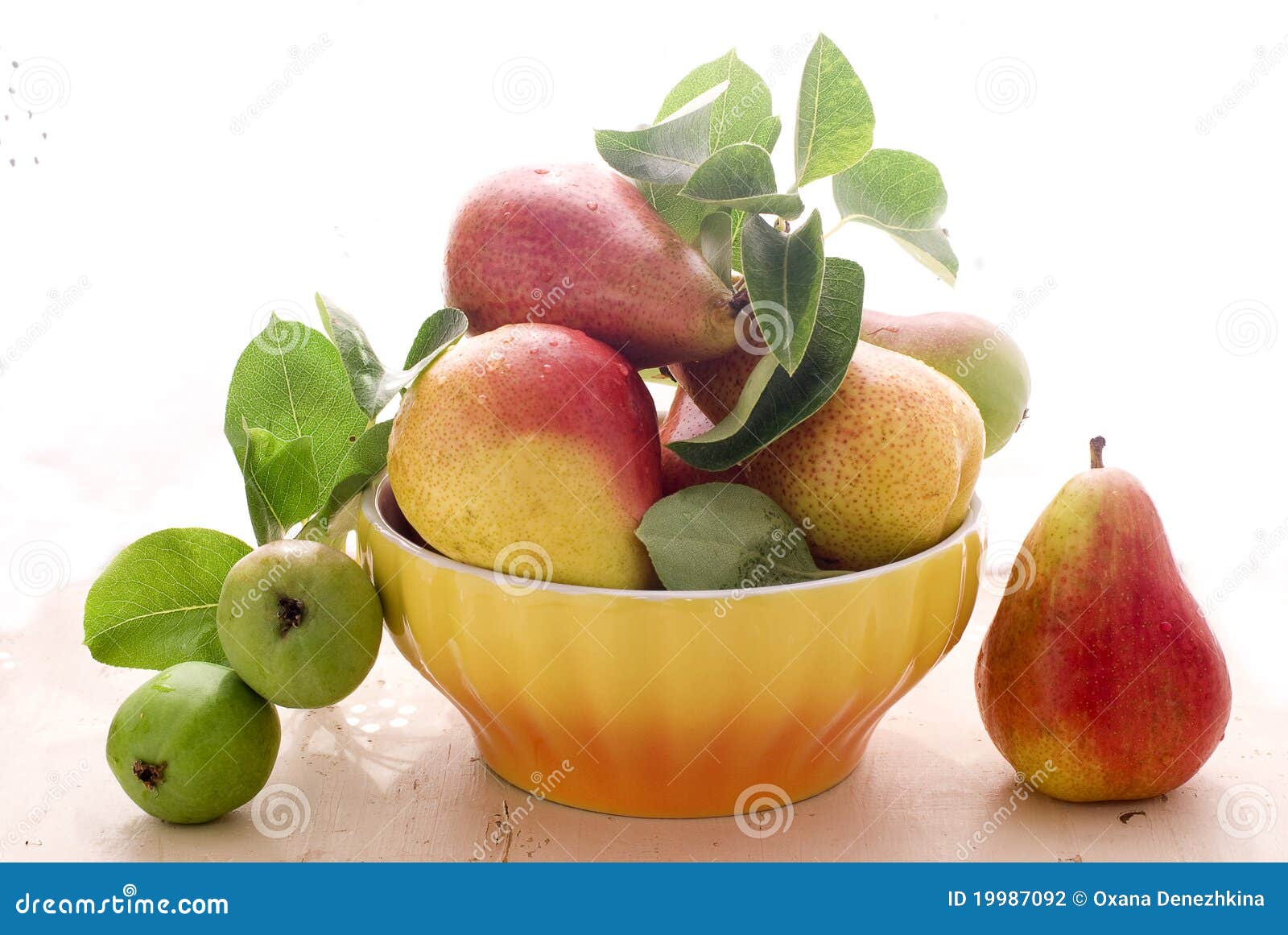 Pears and bowl stock photo. Image of delicious, fruit - 19987092