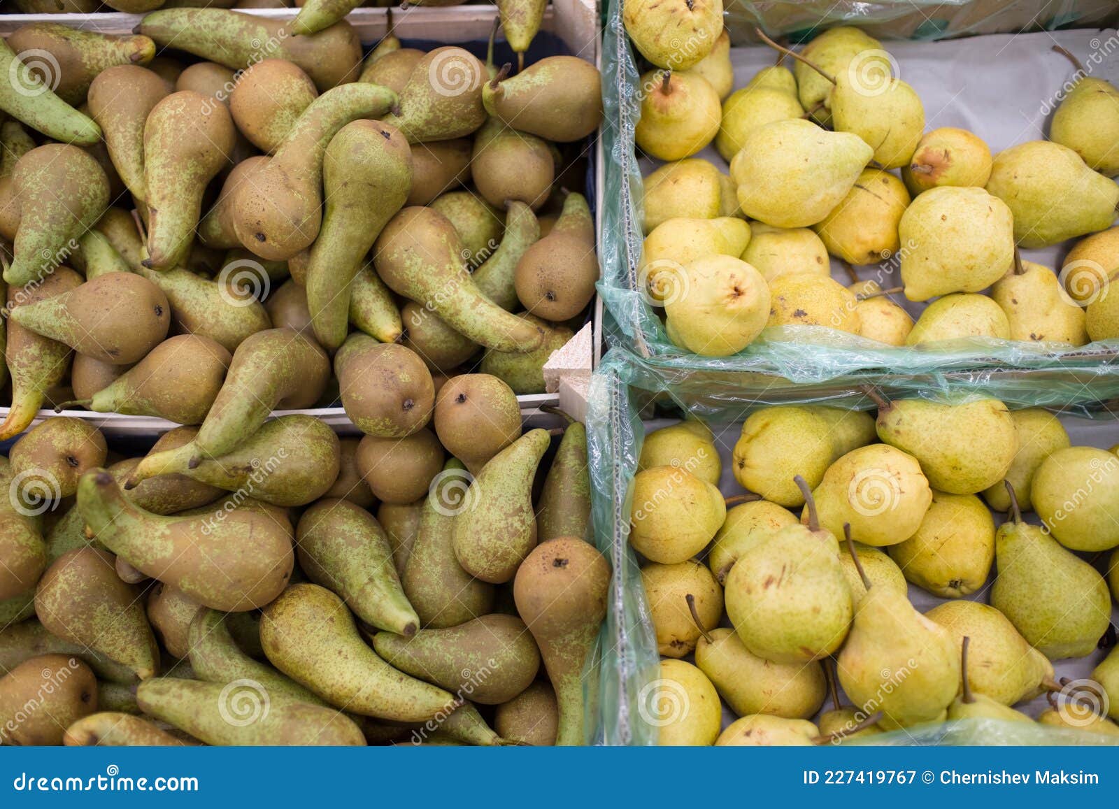 Pears on the Counter in the Store Stock Image - Image of closeup, diet ...
