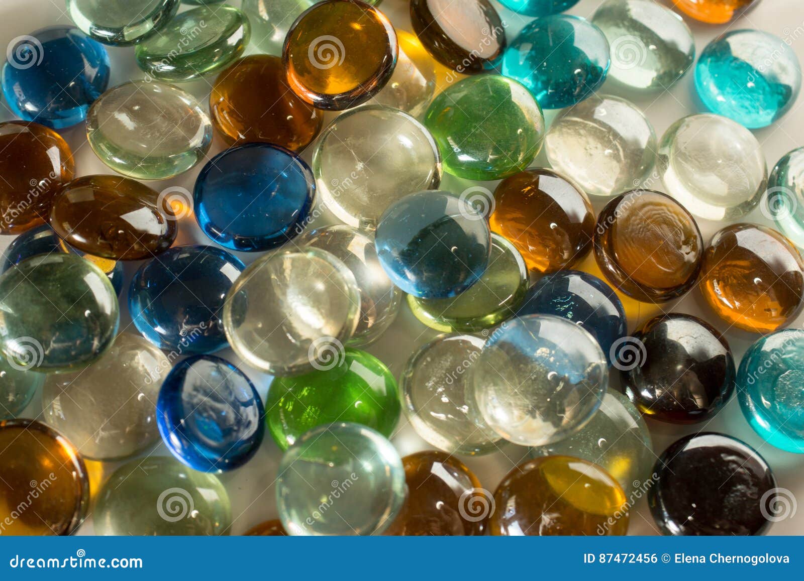 Pebbels De Cristal Coloreados Foto de archivo - Imagen de verde ...