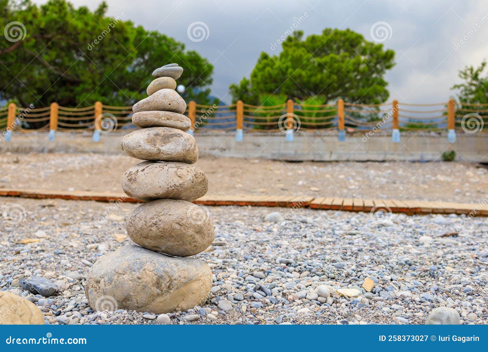 Pebble Pyramid. Travel Symbol Stock Image - Image of balance, water ...