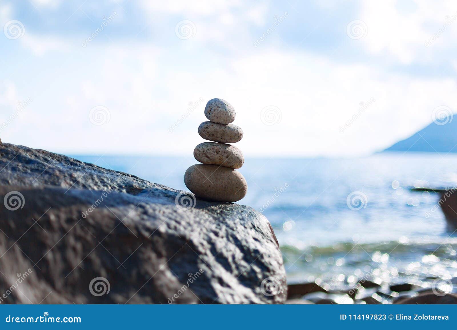 Pebble Stack on Tropical Beach Stock Image - Image of pyramid, seascape ...