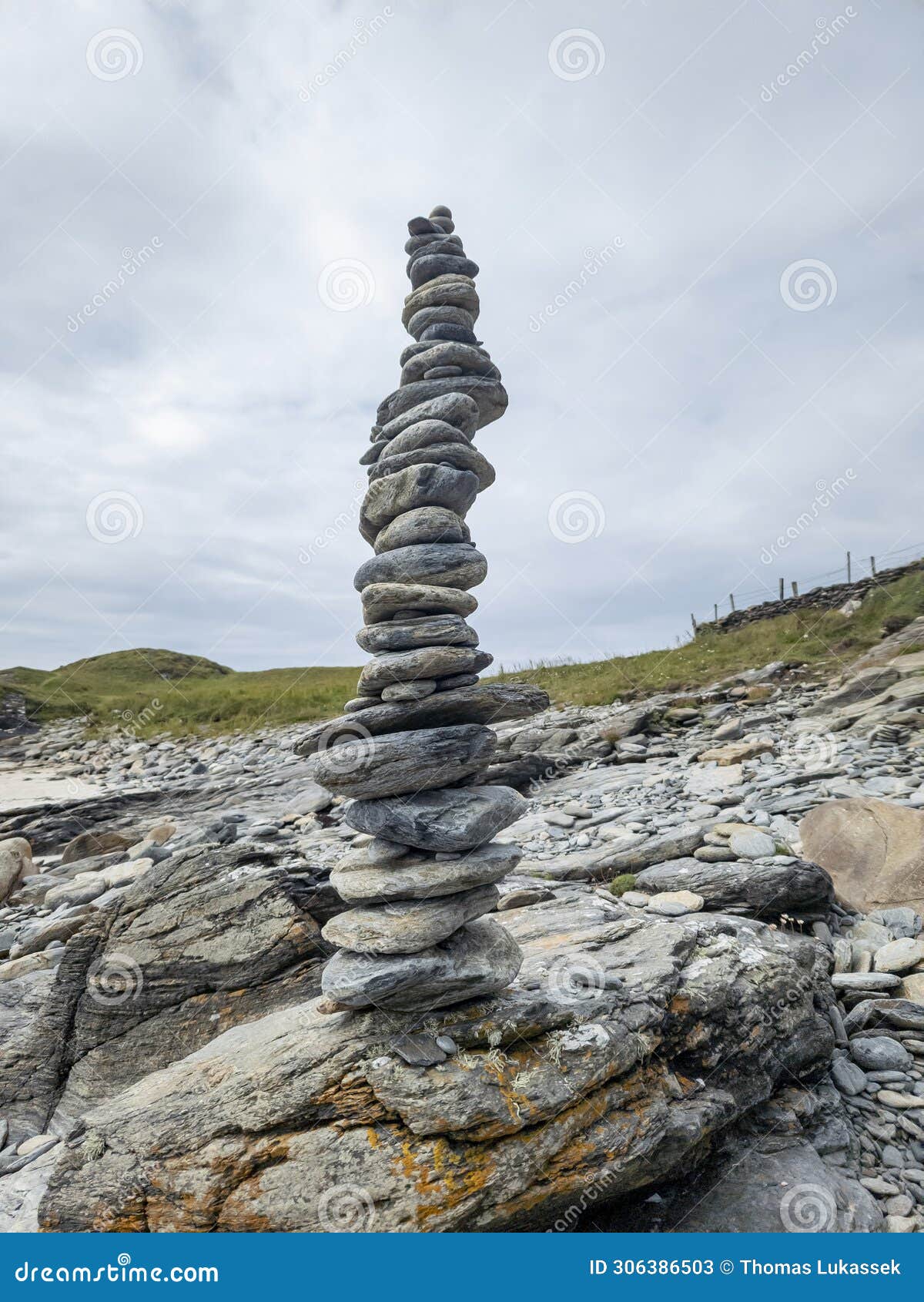 Pebble Stone Tower Arrangement on Sea Beach Stock Image - Image of ...