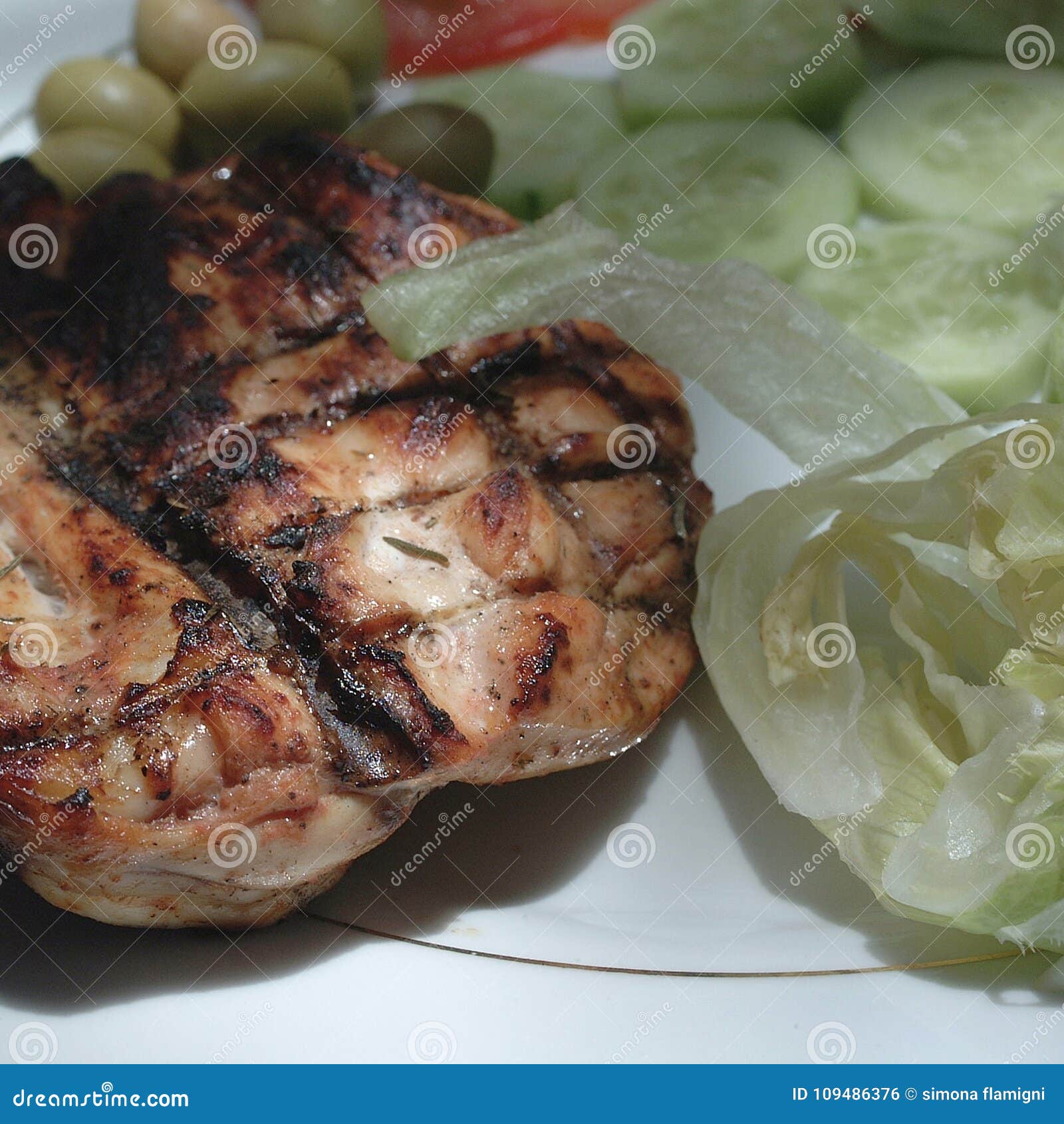 Pecho De Pollo Asado a La Parilla Foto de archivo - Imagen de cocinado ...