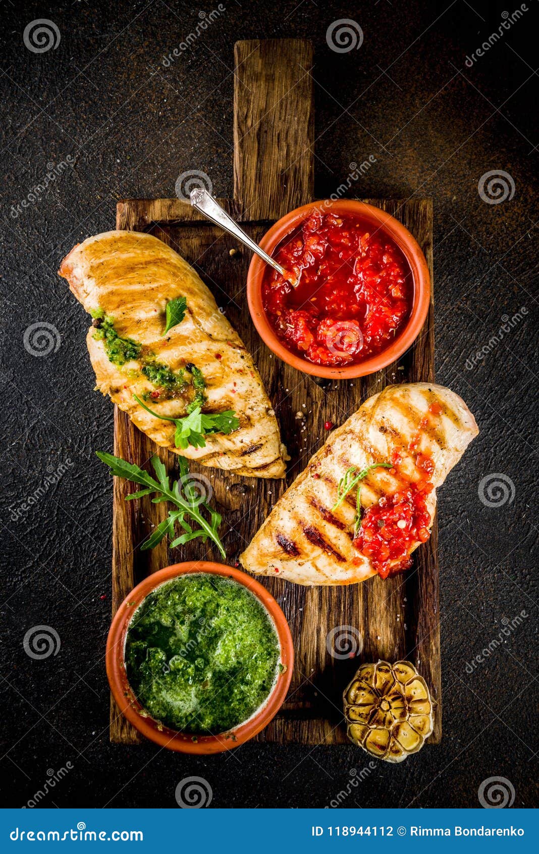 Pecho De Pollo Asado a La Parilla Foto de archivo - Imagen de coma ...