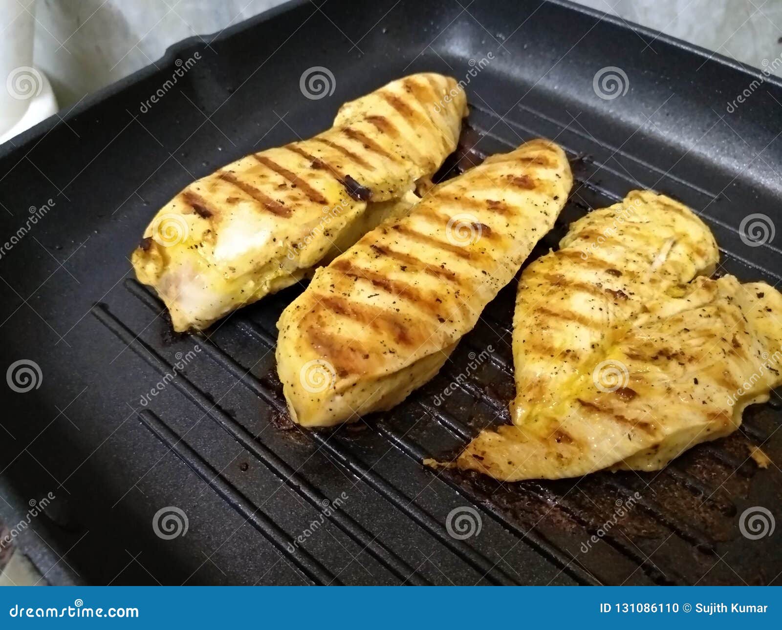 Pecho De Pollo Asado a La Parilla Foto de archivo - Imagen de grilled ...