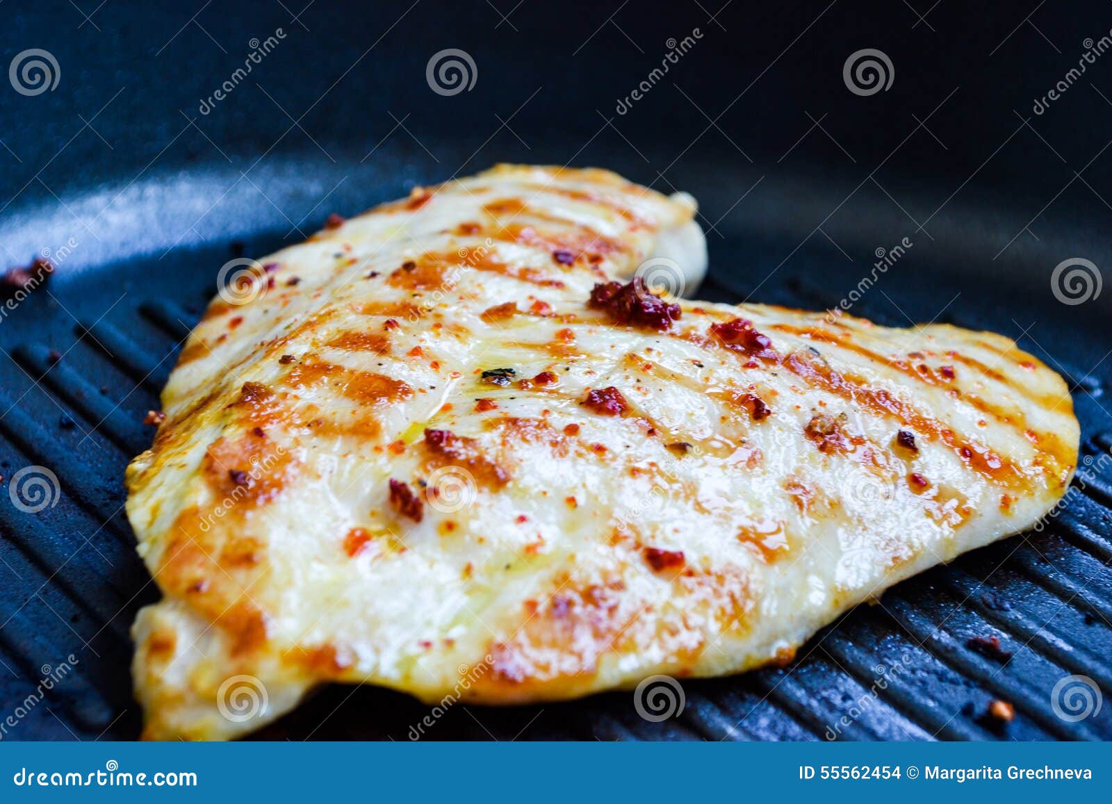 Pecho De Pollo Asado a La Parilla Foto de archivo - Imagen de grilled ...