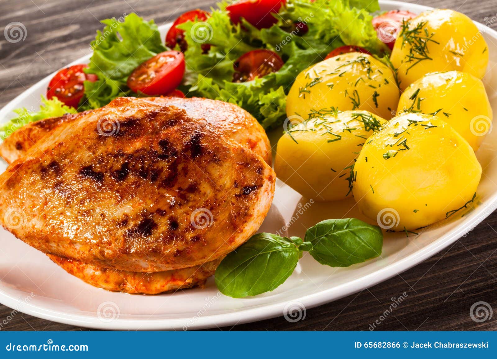 Pecho De Pollo Asado a La Parilla Foto de archivo - Imagen de alimento ...