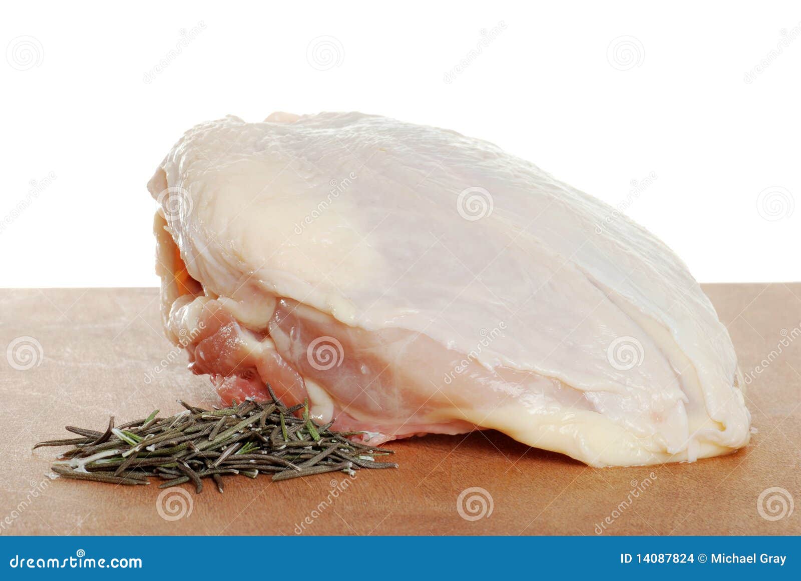 Pecho De Pollo Crudo Con Romero Foto de archivo - Imagen de poultry ...