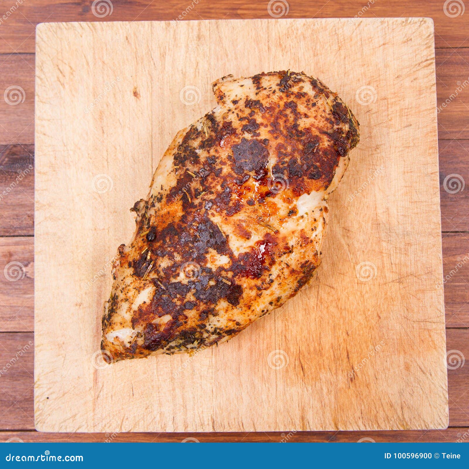 Pecho de pollo frito foto de archivo. Imagen de cocina - 100596900