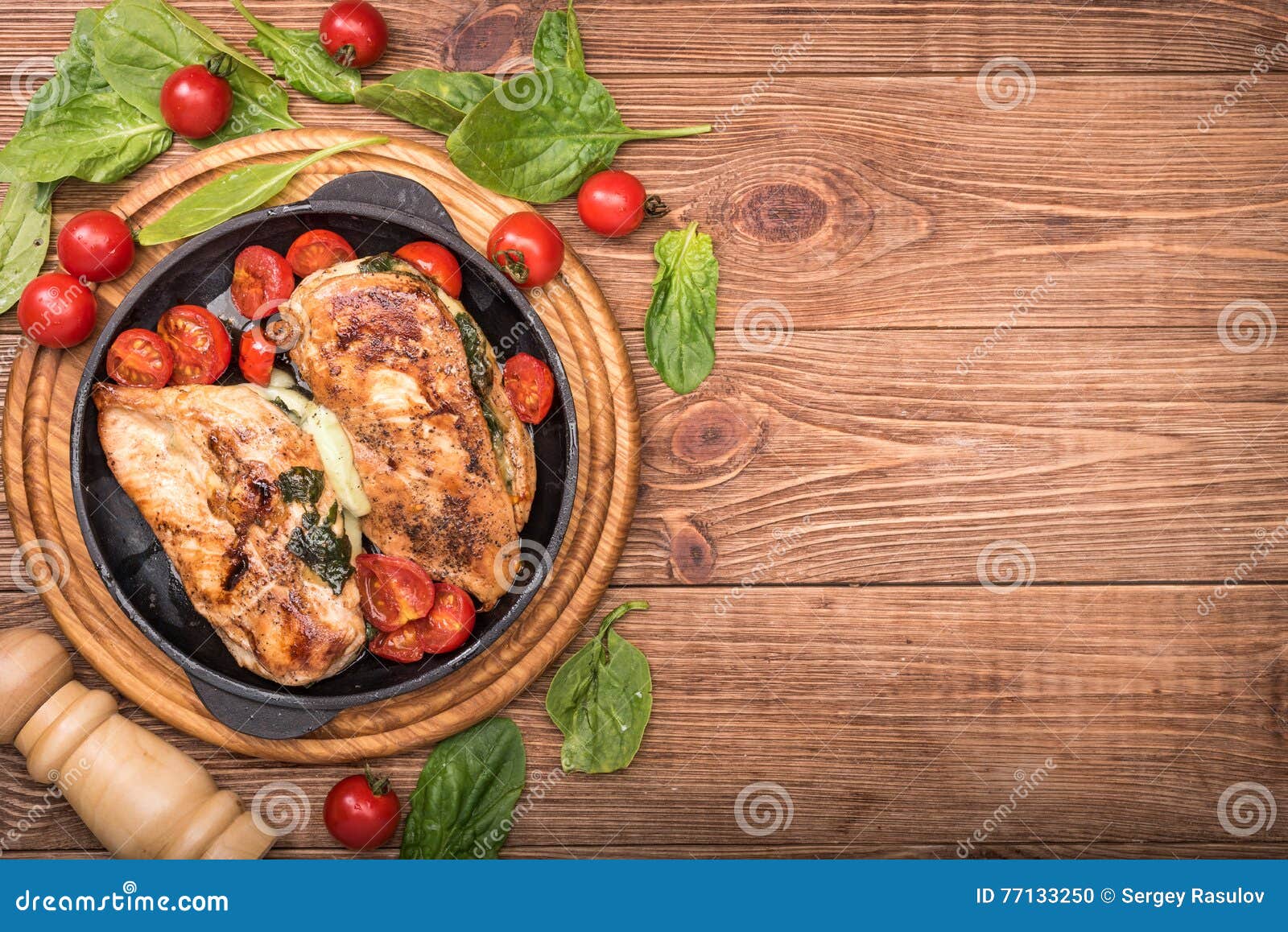 Pecho De Pollo Relleno Con Espinaca Y Queso Foto de archivo - Imagen de ...