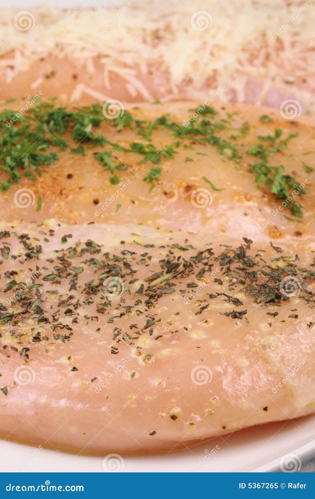 Pecho De Pollo Sazonado Sin Procesar Imagen de archivo - Imagen de ...