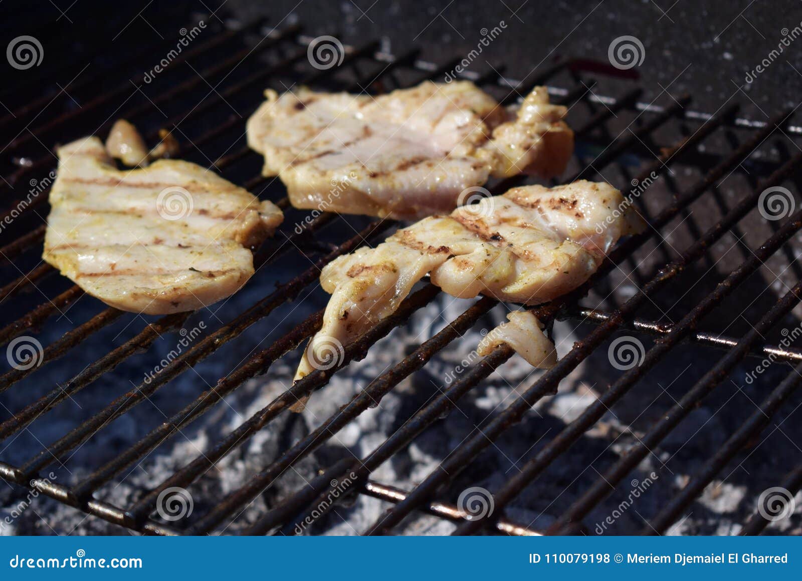 Pechos De Pollo En Parrilla Foto de archivo - Imagen de dieta, filete ...