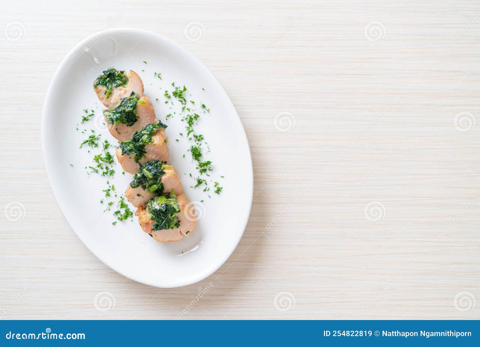Pechos De Pollo Rellenos De Espinacas Y Queso Imagen de archivo ...