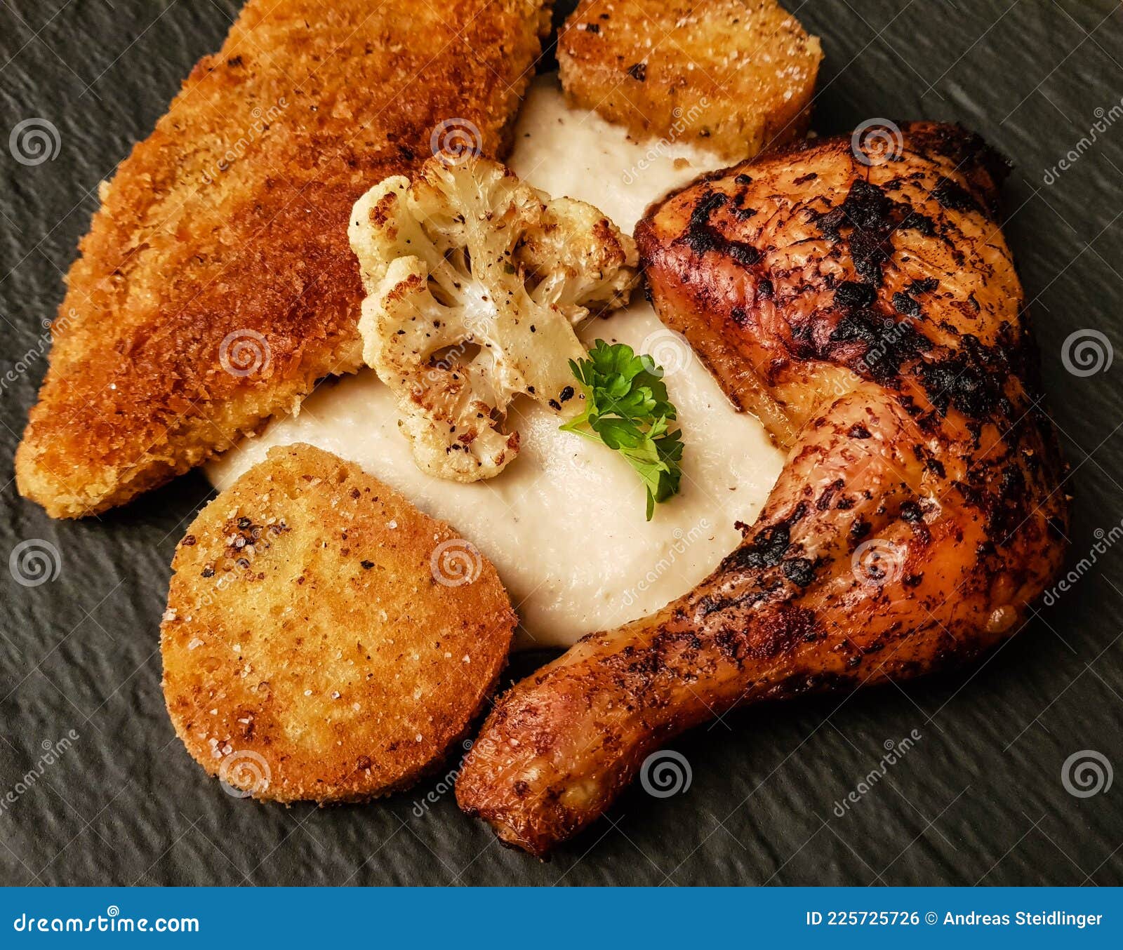 Pechuga de pollo adobada foto de archivo. Imagen de casero - 225725726