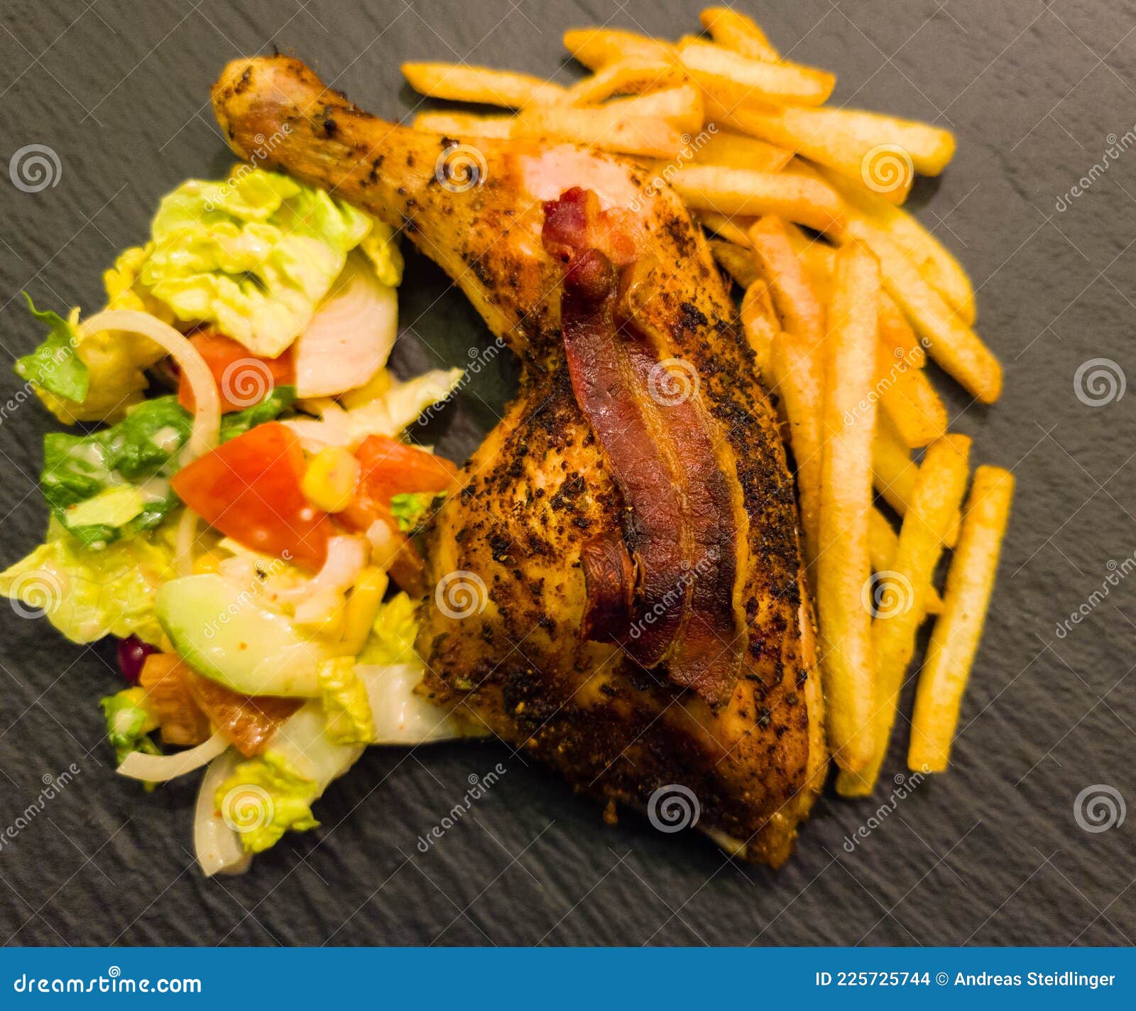 Pechuga de pollo adobada foto de archivo. Imagen de parrilla - 225725744