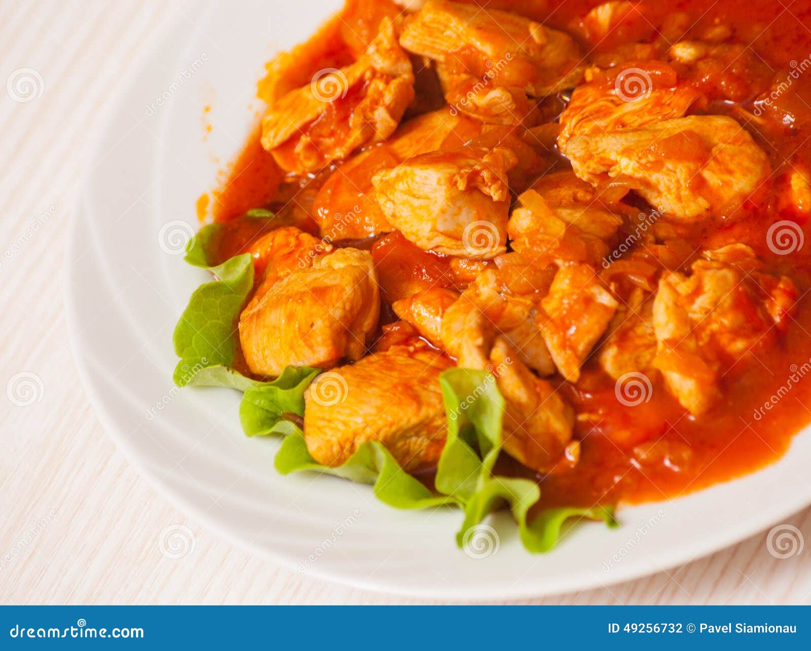 Pechuga De Pollo Con La Salsa De Tomate Fresca Foto de archivo - Imagen ...