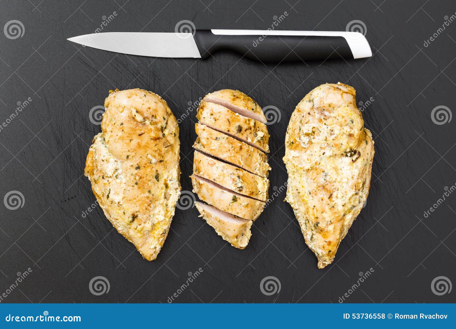 Pechuga De Pollo En Tabla De Cortar Foto de archivo - Imagen de cocina ...