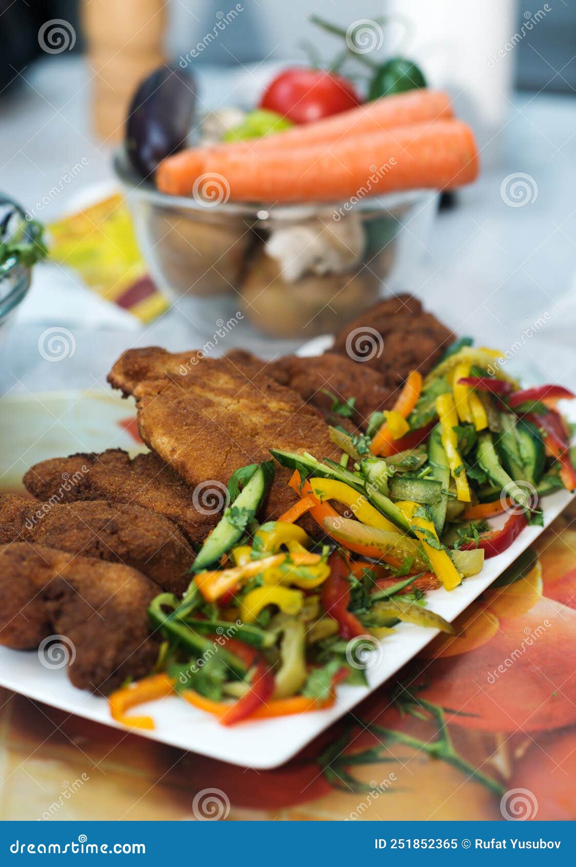 Pechuga De Pollo Frita En Migas De Pan Imagen de archivo - Imagen de ...