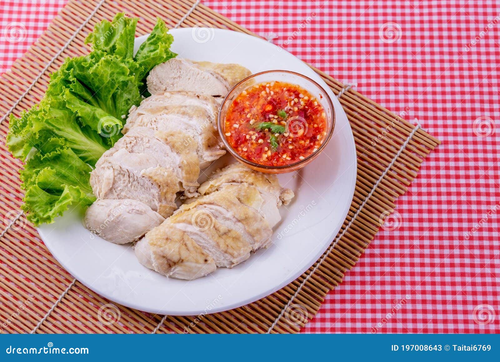 Pechuga de pollo hervida imagen de archivo. Imagen de steamed - 197008643