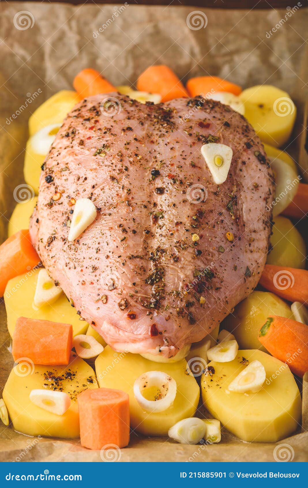 Pechuga de pollo sazonada imagen de archivo. Imagen de comida - 215885901