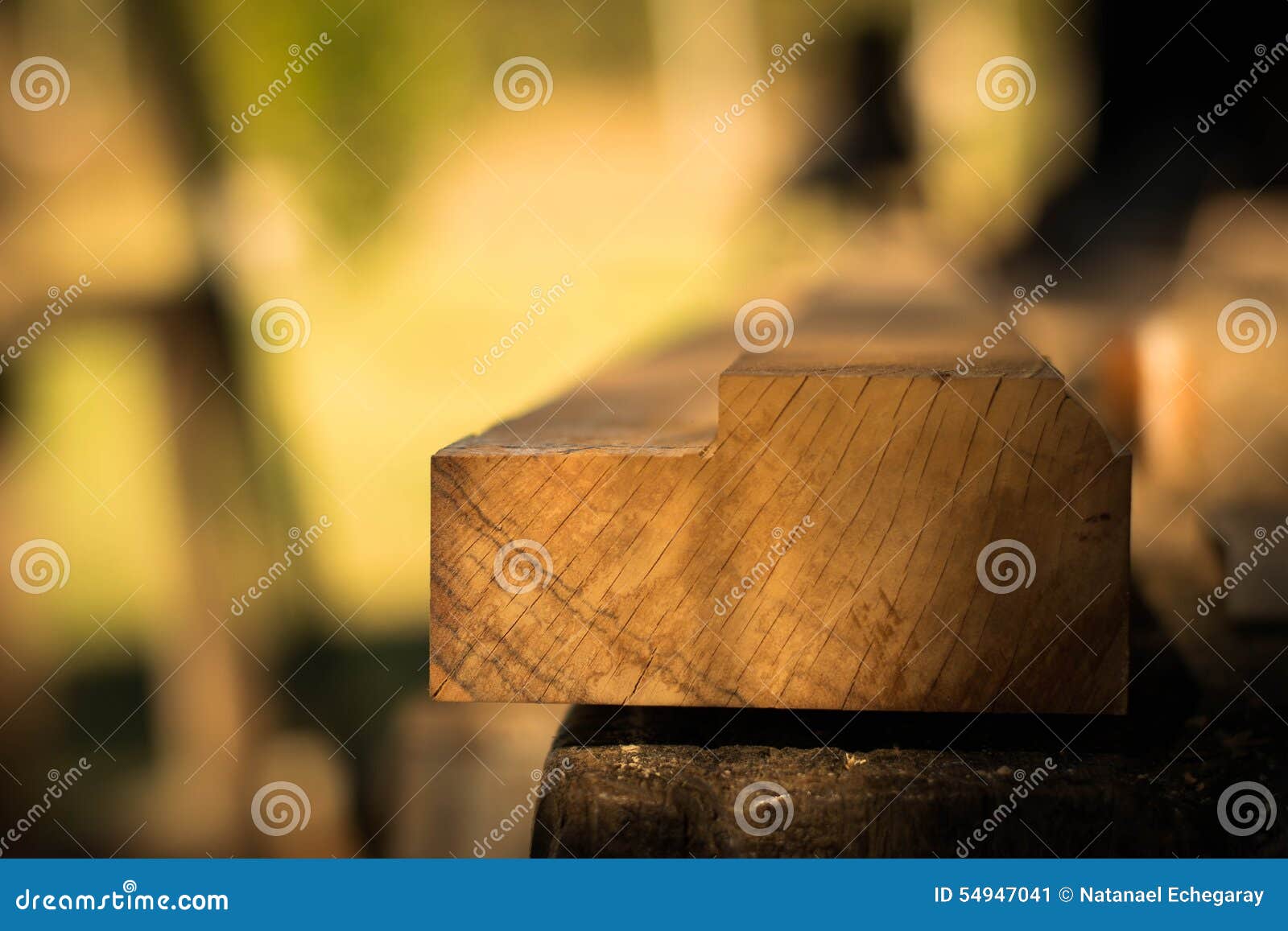 Pedazo De Madera Largo Claro Para La Puerta Imagen de archivo - Imagen ...