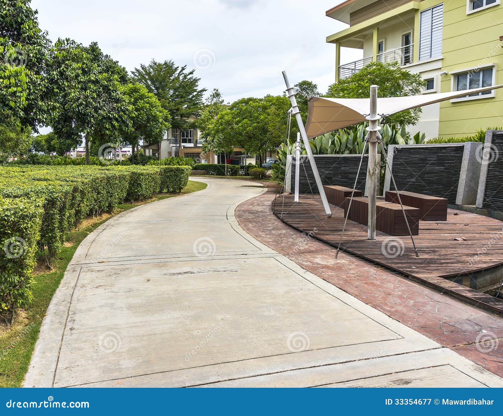 Pedestrian walkway stock image. Image of outside, botanical - 33354677