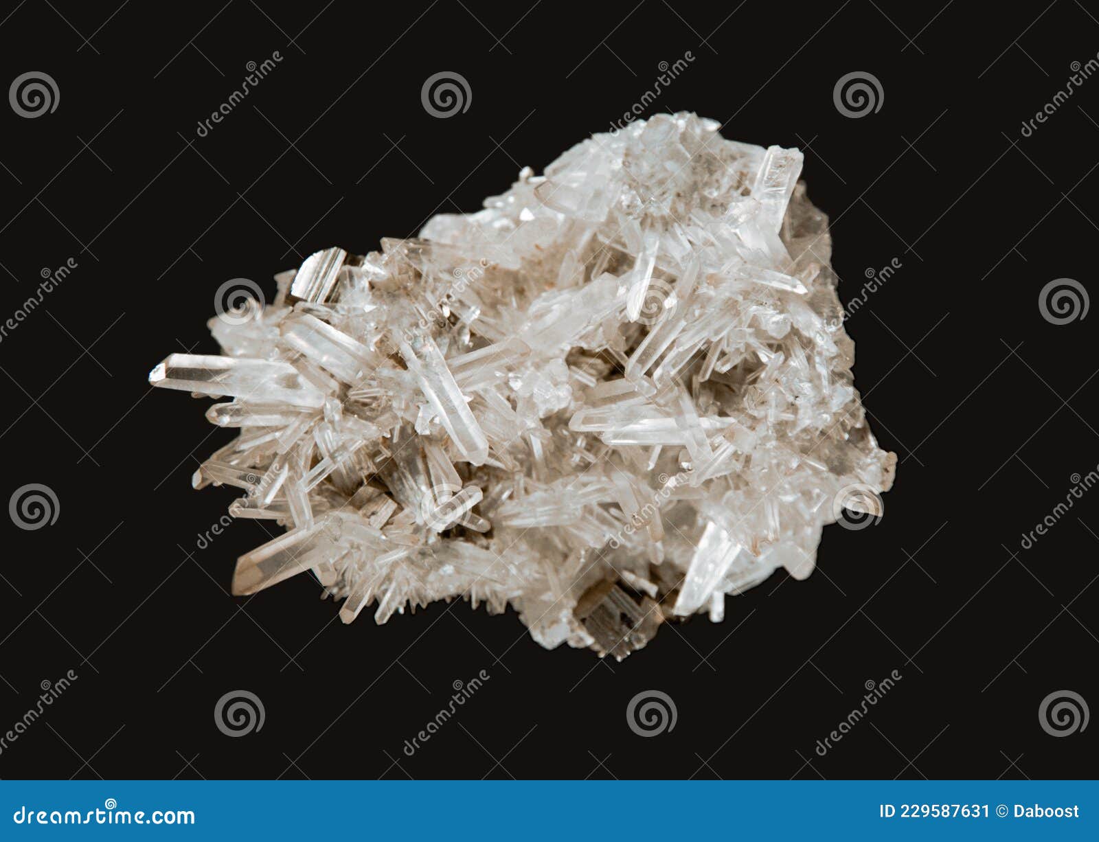 Pedra Angular Em Fundo Preto Imagem de Stock - Imagem de joia, mineral ...