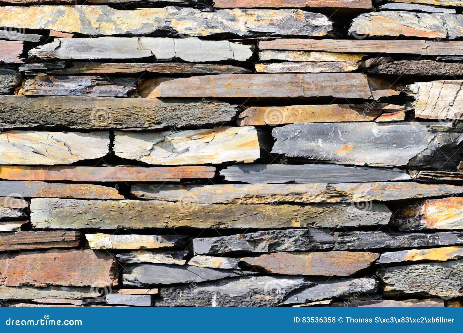 Pedras do xisto foto de stock. Imagem de tijolos, casa - 83536358