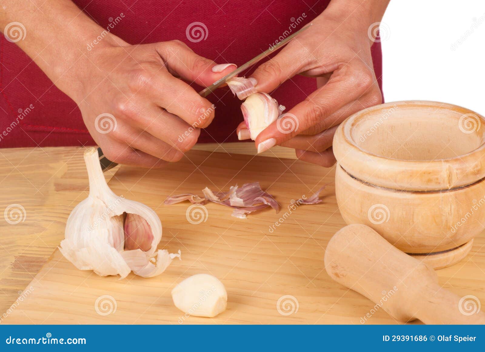 Peeling fresh garlic stock photo. Image of sauce, bulb - 29391686